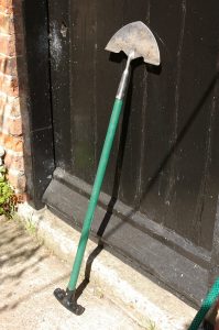7 Best Lawn Edgers | Manual & Petrol Edgers | UK